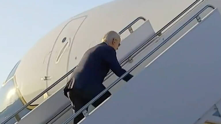 STUMBLIN’ JOE: Biden Falls Up Air Force One Stairs Again – The First TV